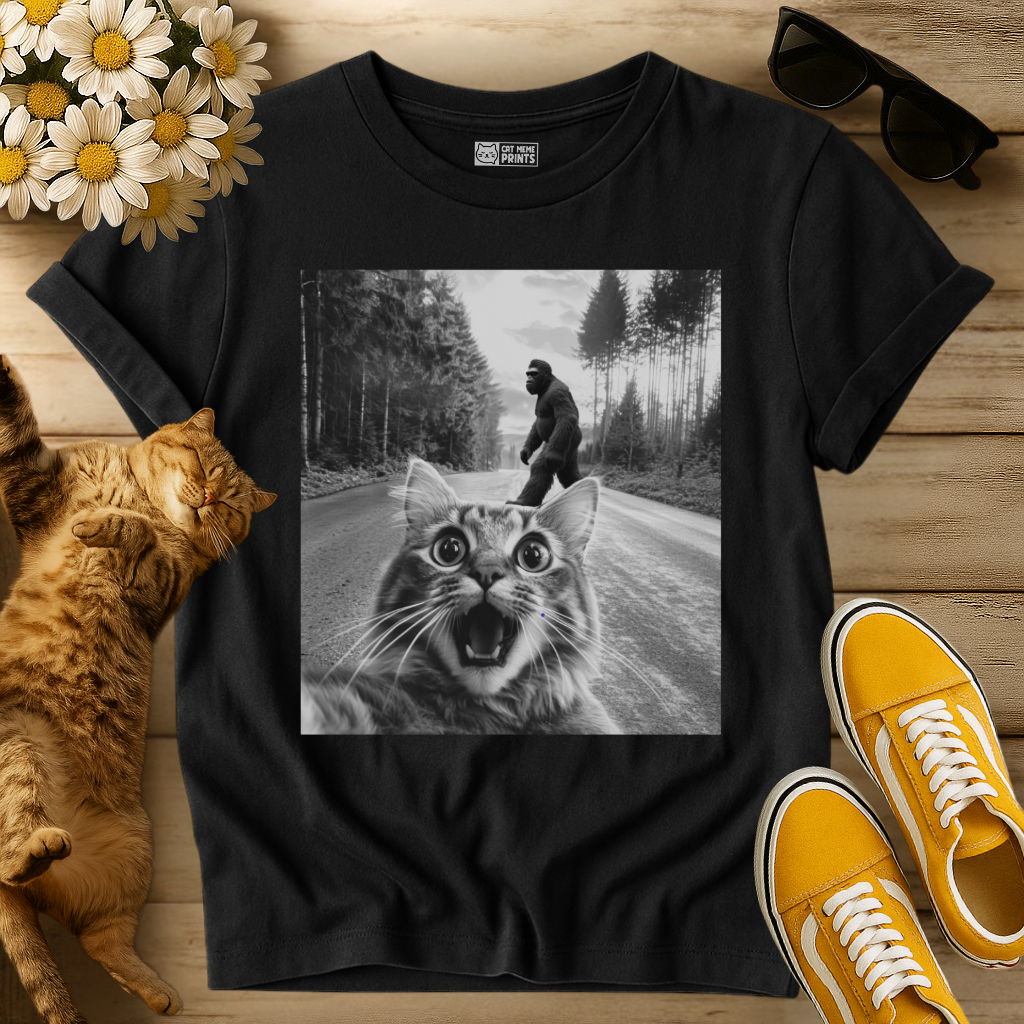 Cat Selfie With Bigfoot T-Shirt – Cat Meme Prints