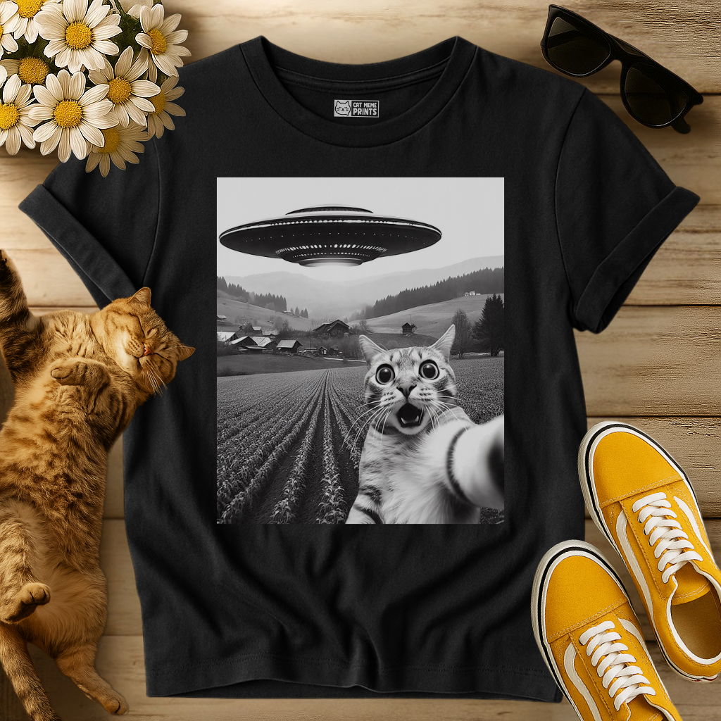 Cat Selfie With Alien UFO T-Shirt – Cat Meme Prints